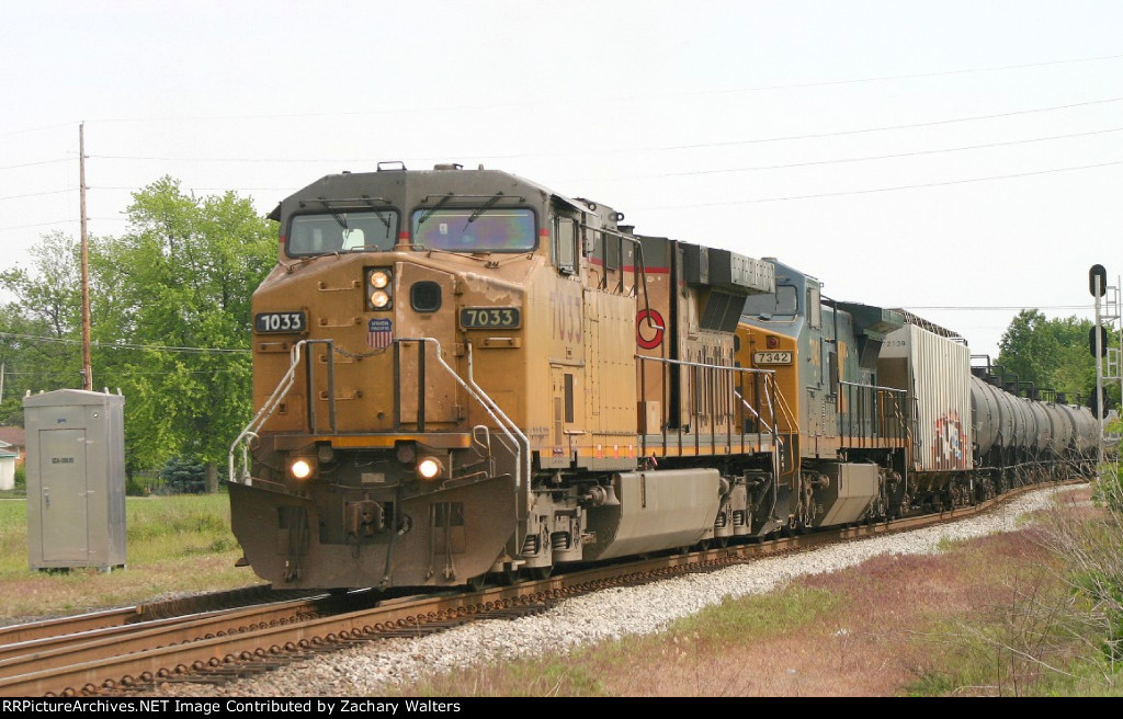UP 7033 CSX 7342